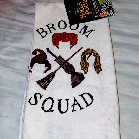 Disney | Kitchen | New Disney 2 Pack Of Hocus Pocus Kitchen Towels ...